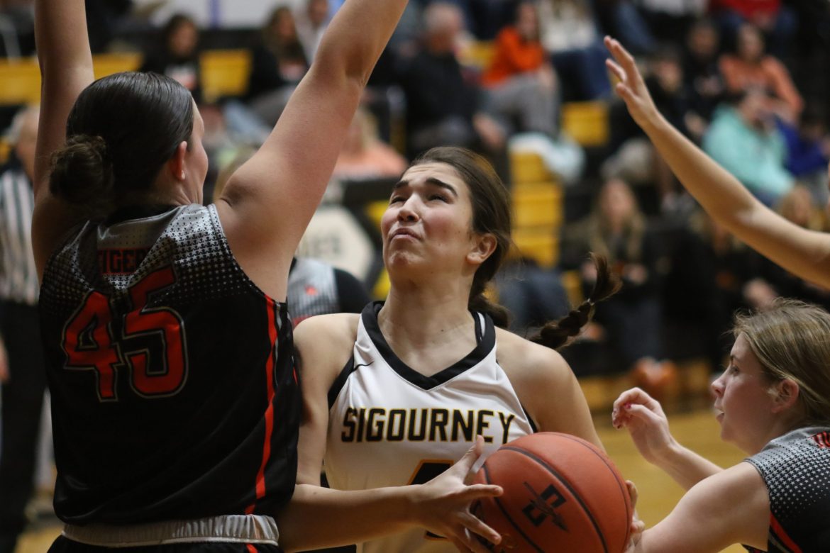 Sigourney girls grab back-to-back wins before break - The News-Review